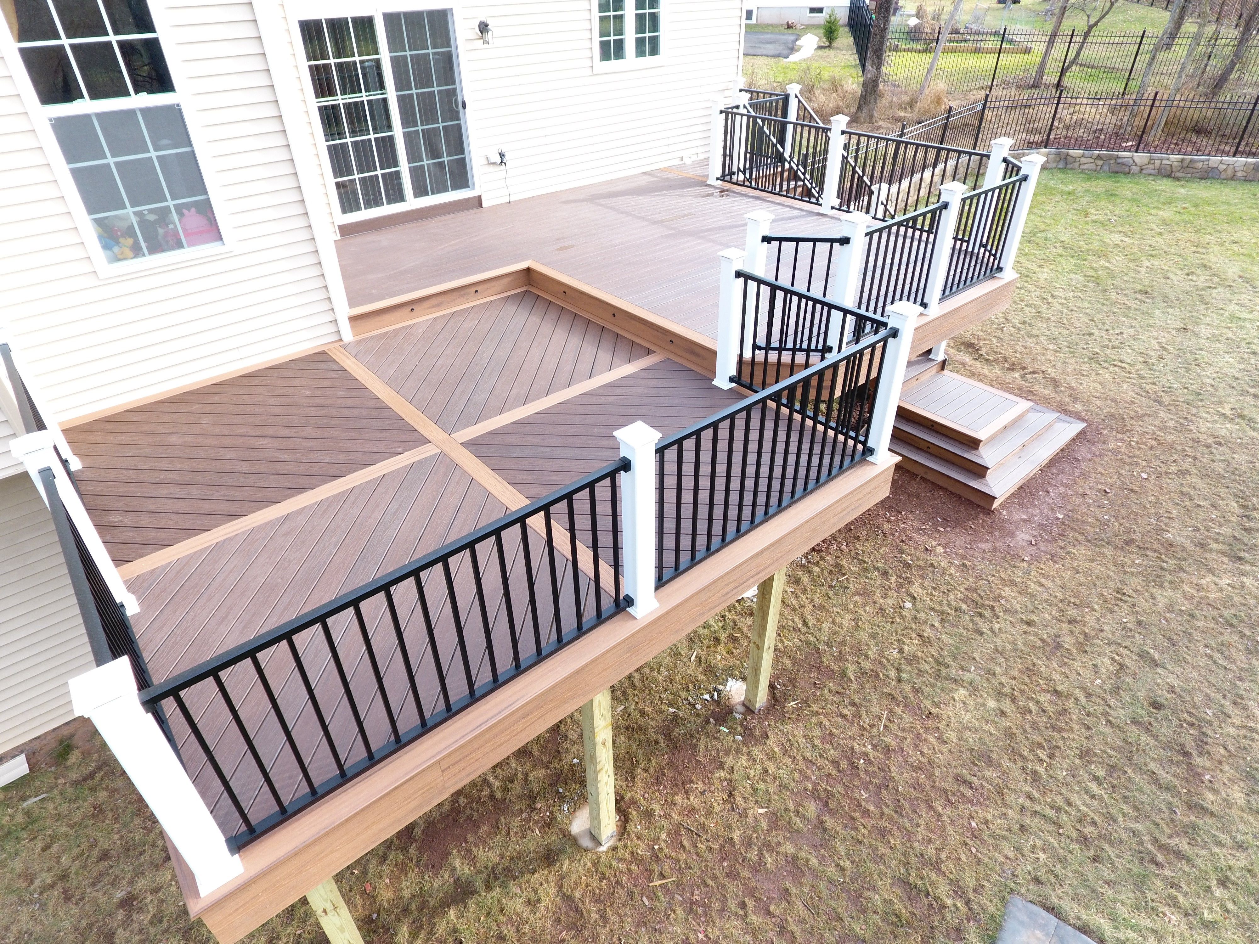 Gallery | 2 Level Deck, Custom Floor Pattern - Picture 7505 | Decks.com