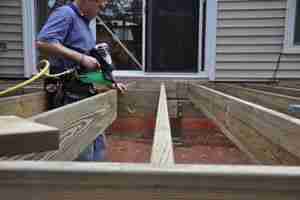 Deck Railing & Baluster Calculator | Decks.com