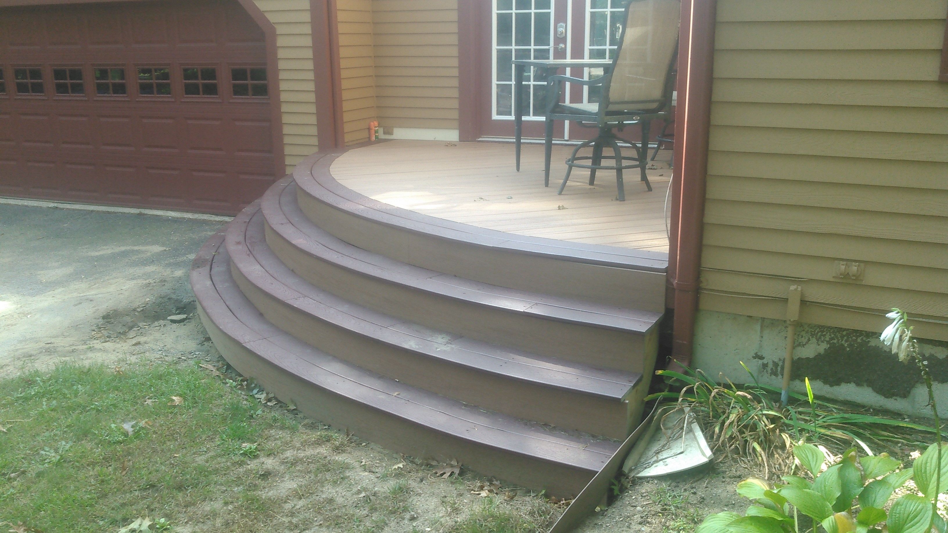 Gallery | Trex Custom Curve Deck - Picture 7689 | Decks.com