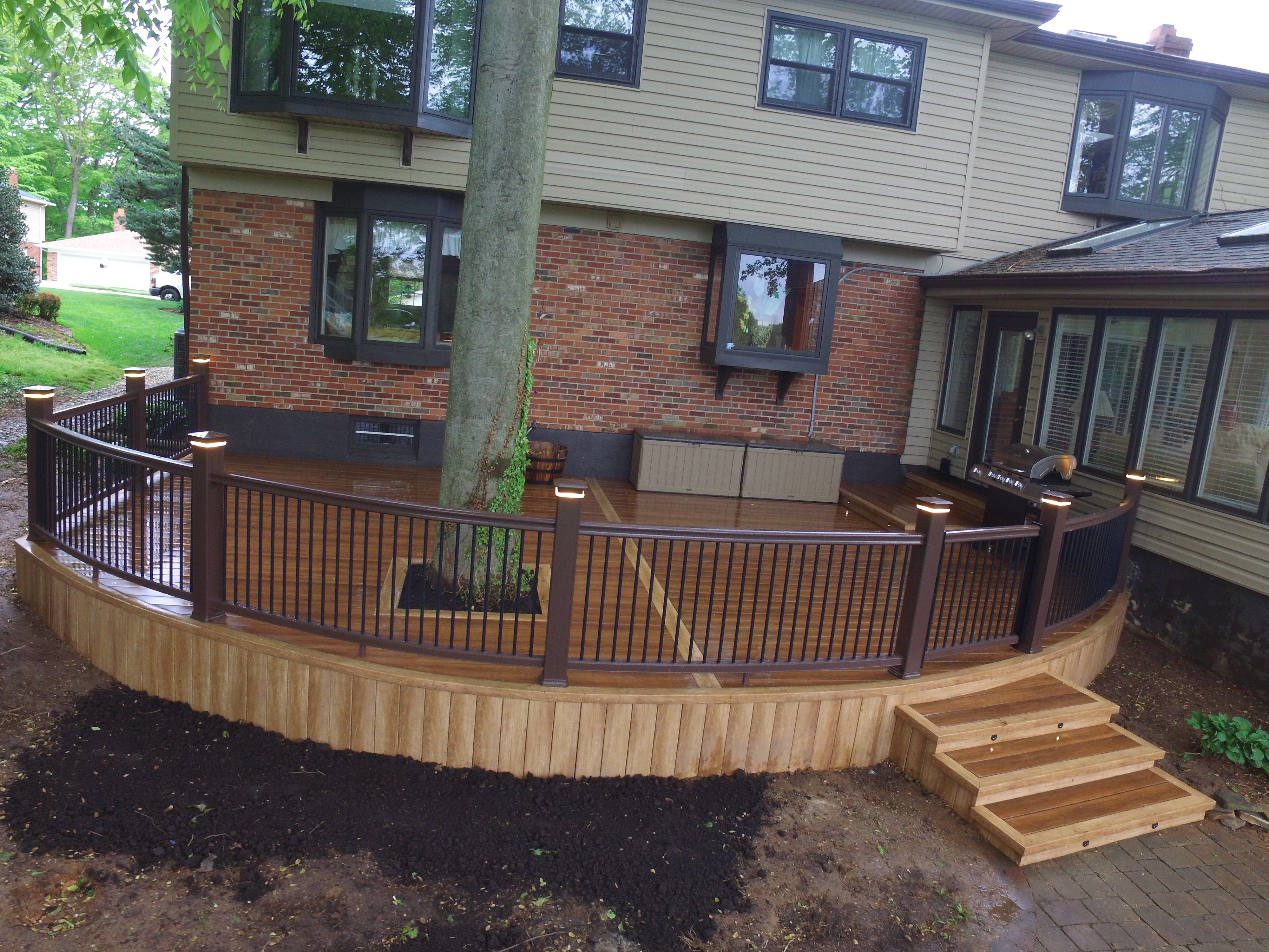 Gallery | Zuri Curved Deck-Delaware - Picture 6515 | Decks.com