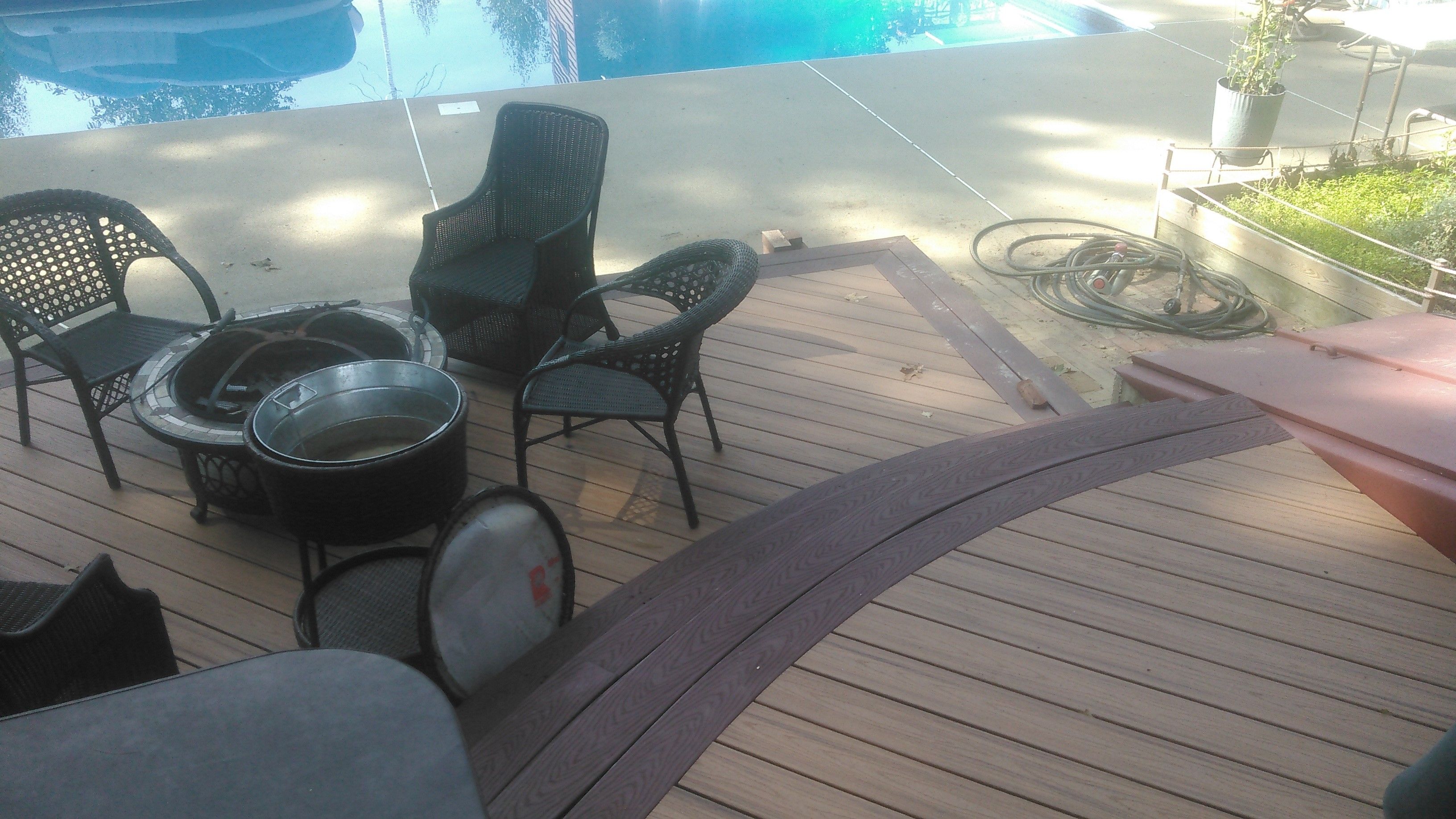 Gallery | Trex Custom Curve Deck - Picture 7689 | Decks.com