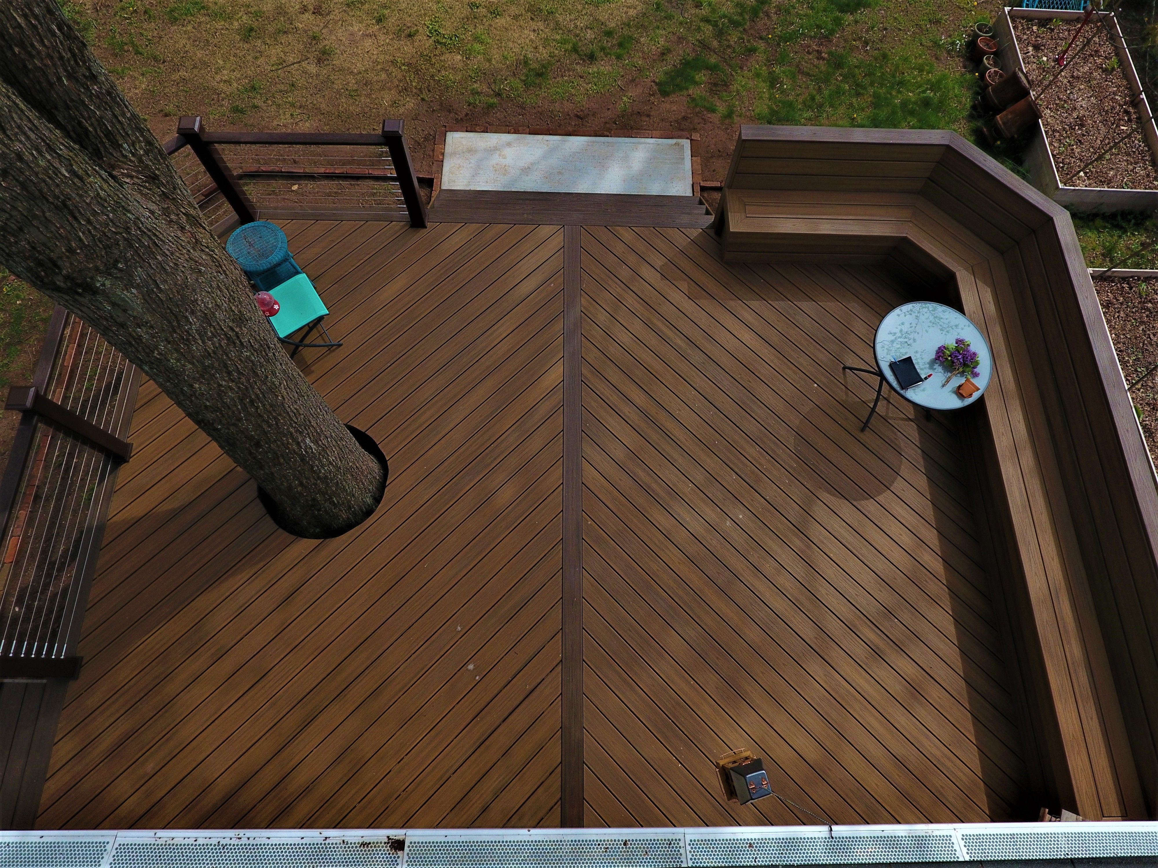 Gallery | Around the tree deck , V-shape floor & custom bench - Picture ...